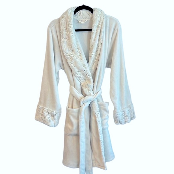 Soma | Intimates & Sleepwear | Soma Cream Plush Short Robe Gold Sequin ...